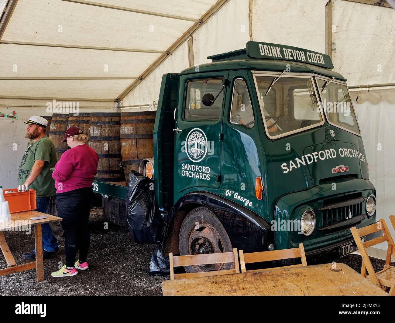 Flatbed lorry hi-res stock photography and images - Alamy