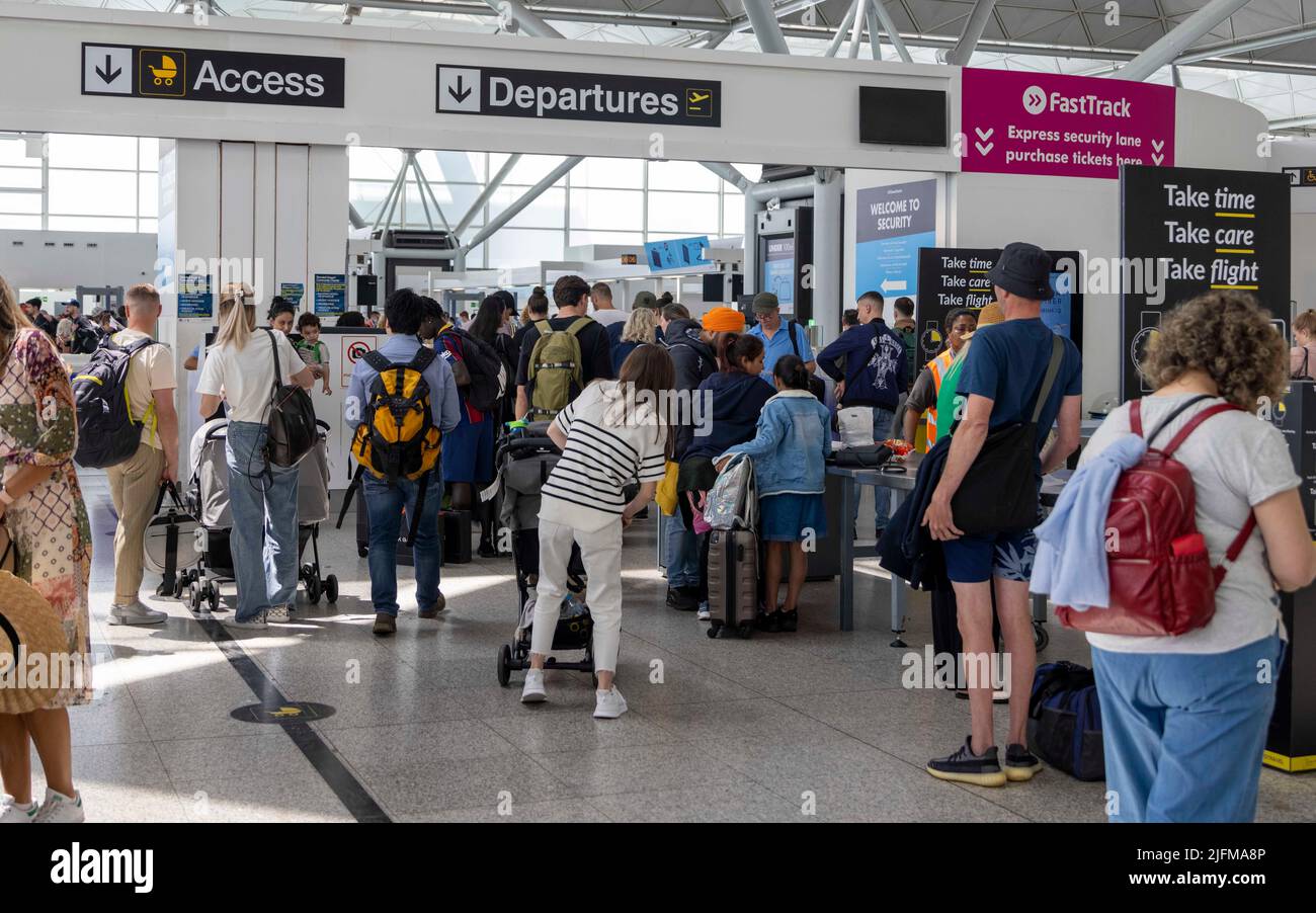 Stansted airport hi-res stock photography and images - Alamy
