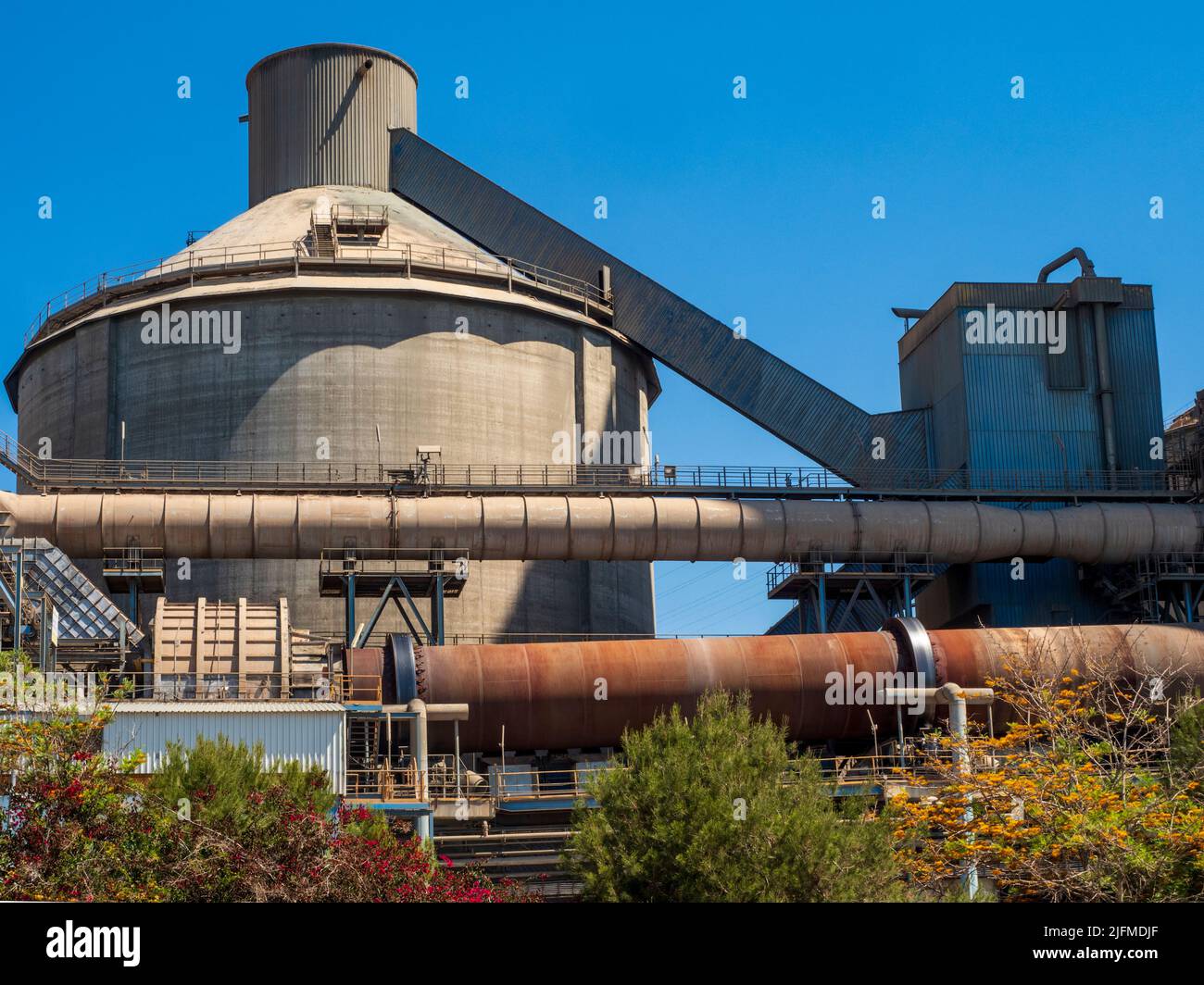 Cement industry pollution hi-res stock photography and images - Alamy
