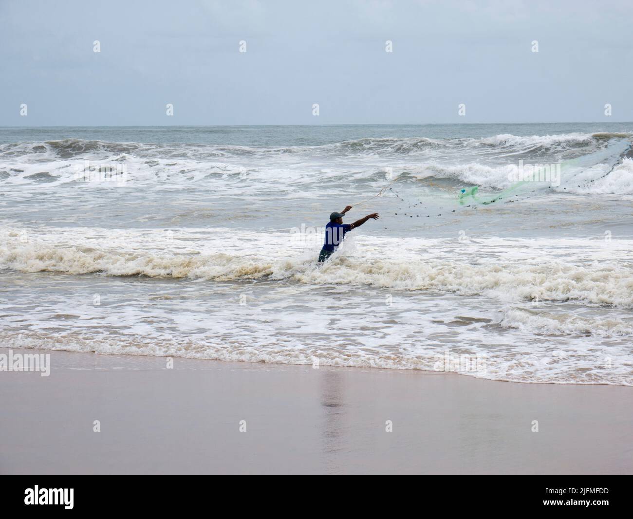 Throwing fishing net during high tide in sea at Vengurla state ...