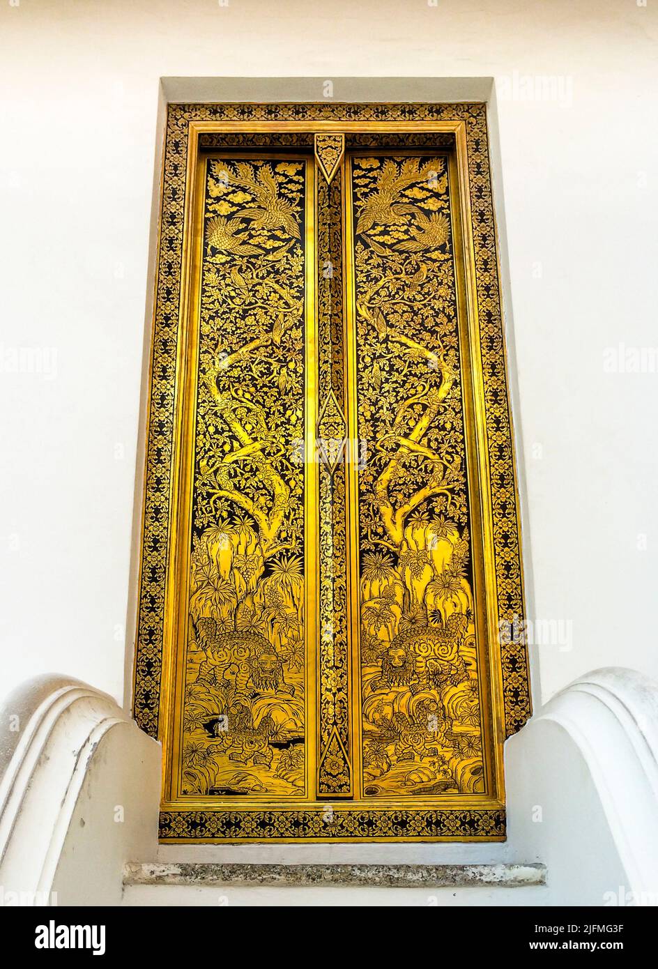 Gold doors hi-res stock photography and images - Alamy