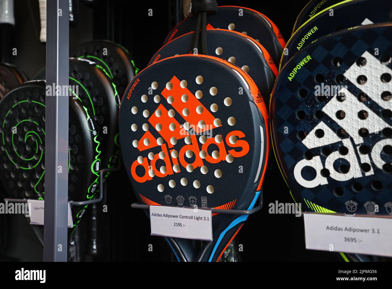 Adidas logga hi-res stock photography and images - Alamy
