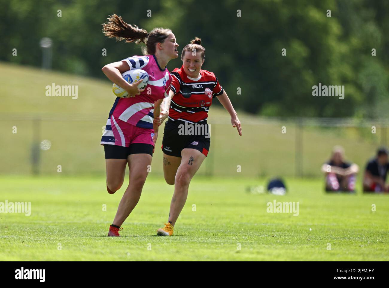 Female rugby players in action hi-res stock photography and images - Alamy