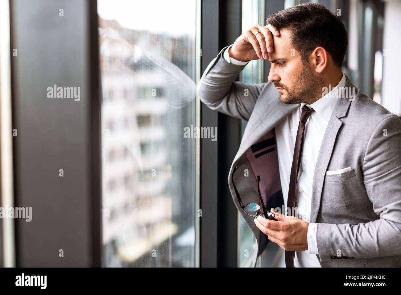 Stressed man in office hi-res stock photography and images - Alamy