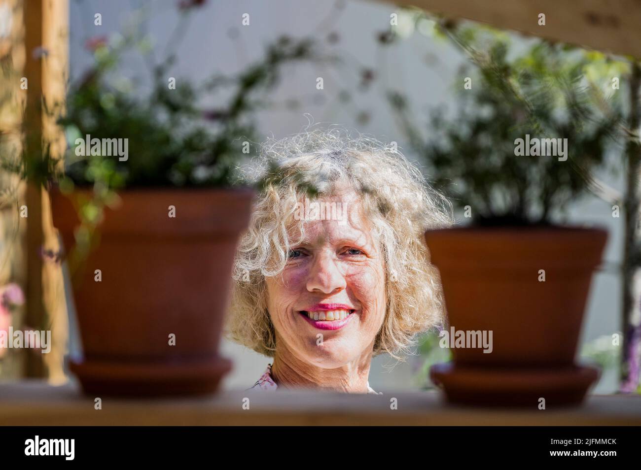 London, UK. 4th July, 2022. BBC Gardener's World presenter Sue Kent on ...