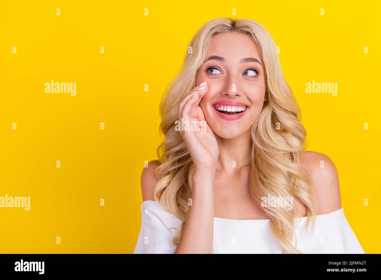 Portrait of attractive cheerful wavy-haired girl saying info copy space ...