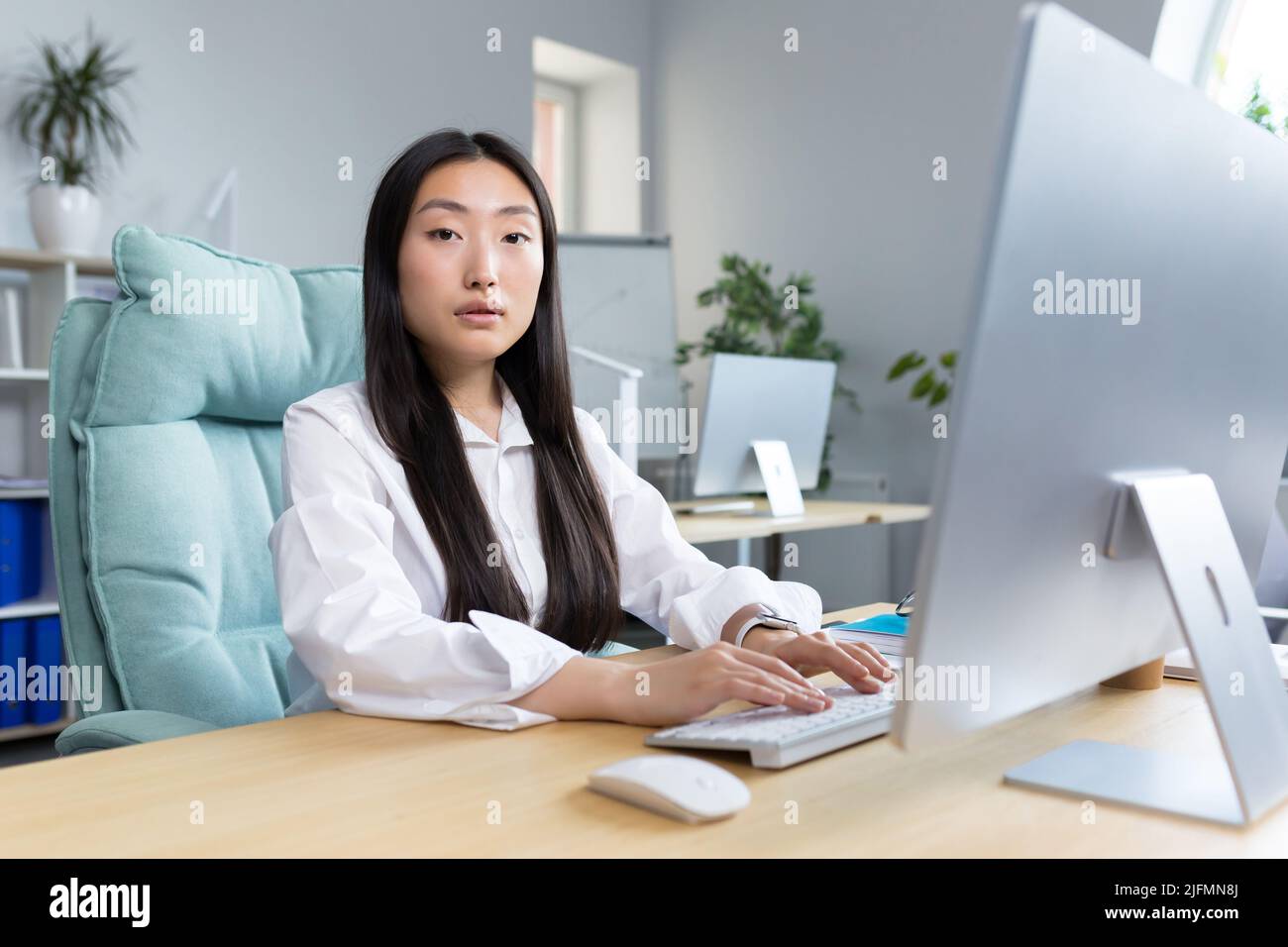 Portrait of successful Asian office worker woman, business woman ...