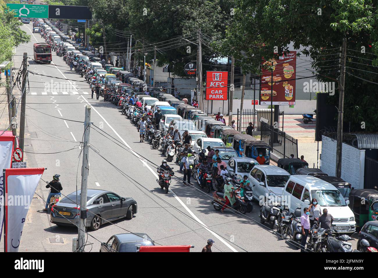 Fuel queues sri lanka hi-res stock photography and images - Alamy
