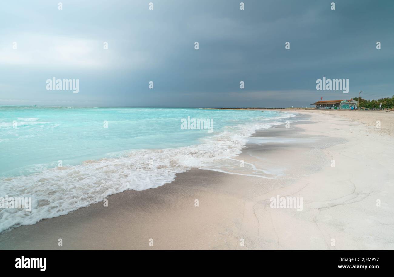 White sand blue water hi-res stock photography and images - Alamy