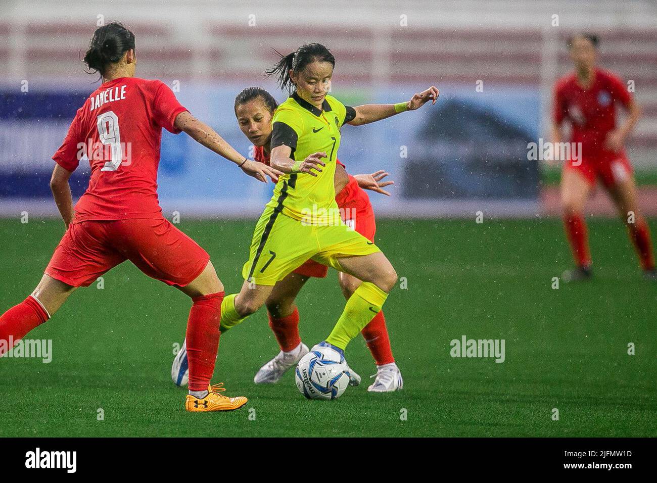 (220704) -- MANILA, July 4, 2022 (Xinhua) -- Malaysia's Jaciah Jumilis ...