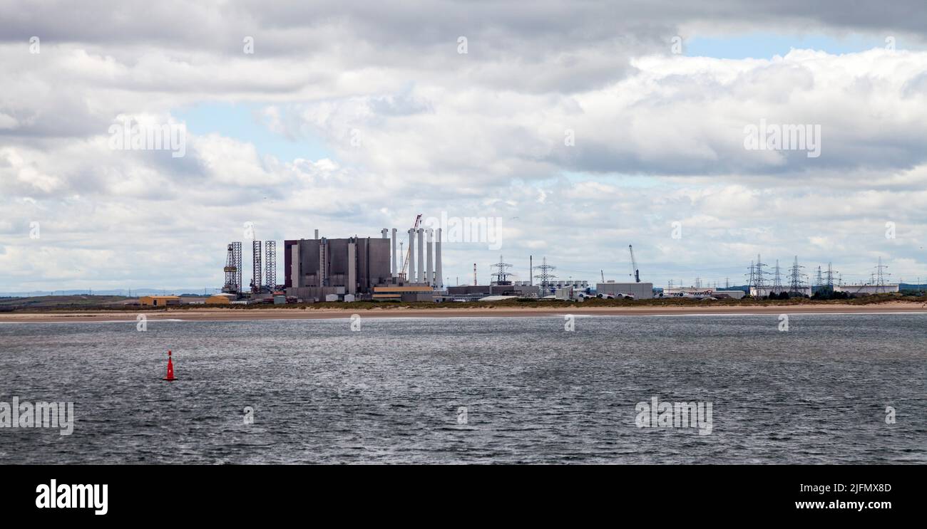 Hartlepool Nuclear Power Station , wind turbines and decommisioned oil ...