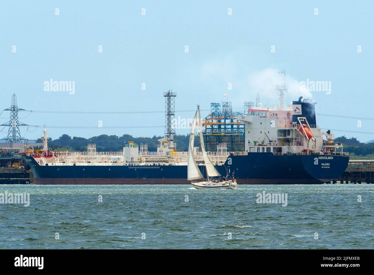 Cargo ships docked near hi-res stock photography and images - Alamy