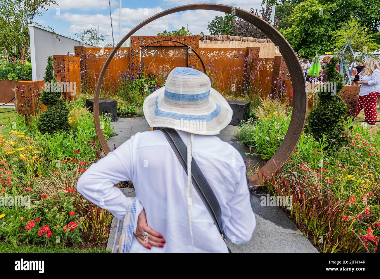 London, UK. 04th July, 2022. Sunburst a show garden designed by Charlie ...