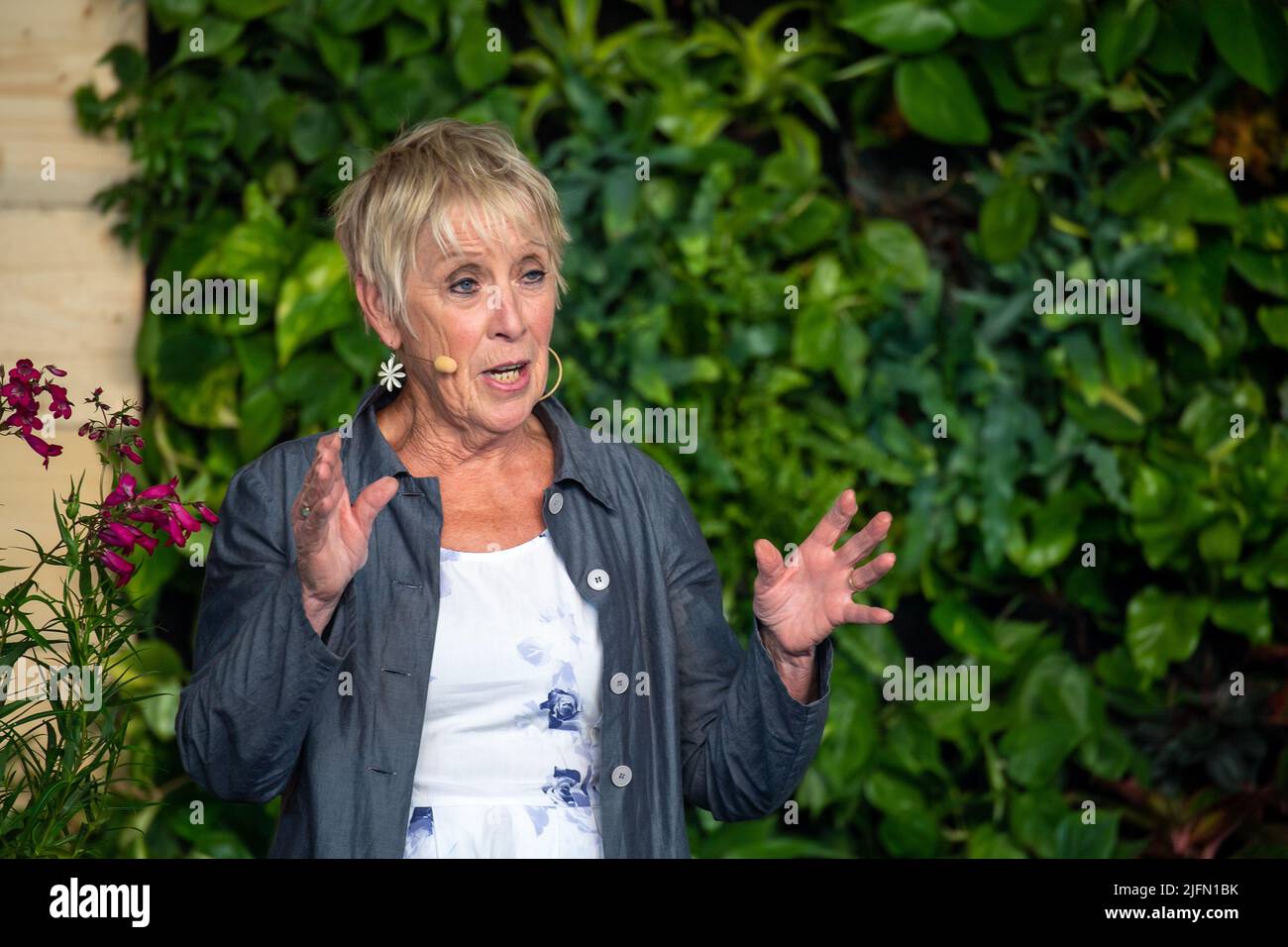 Carol klein gardening expert hi-res stock photography and images - Alamy