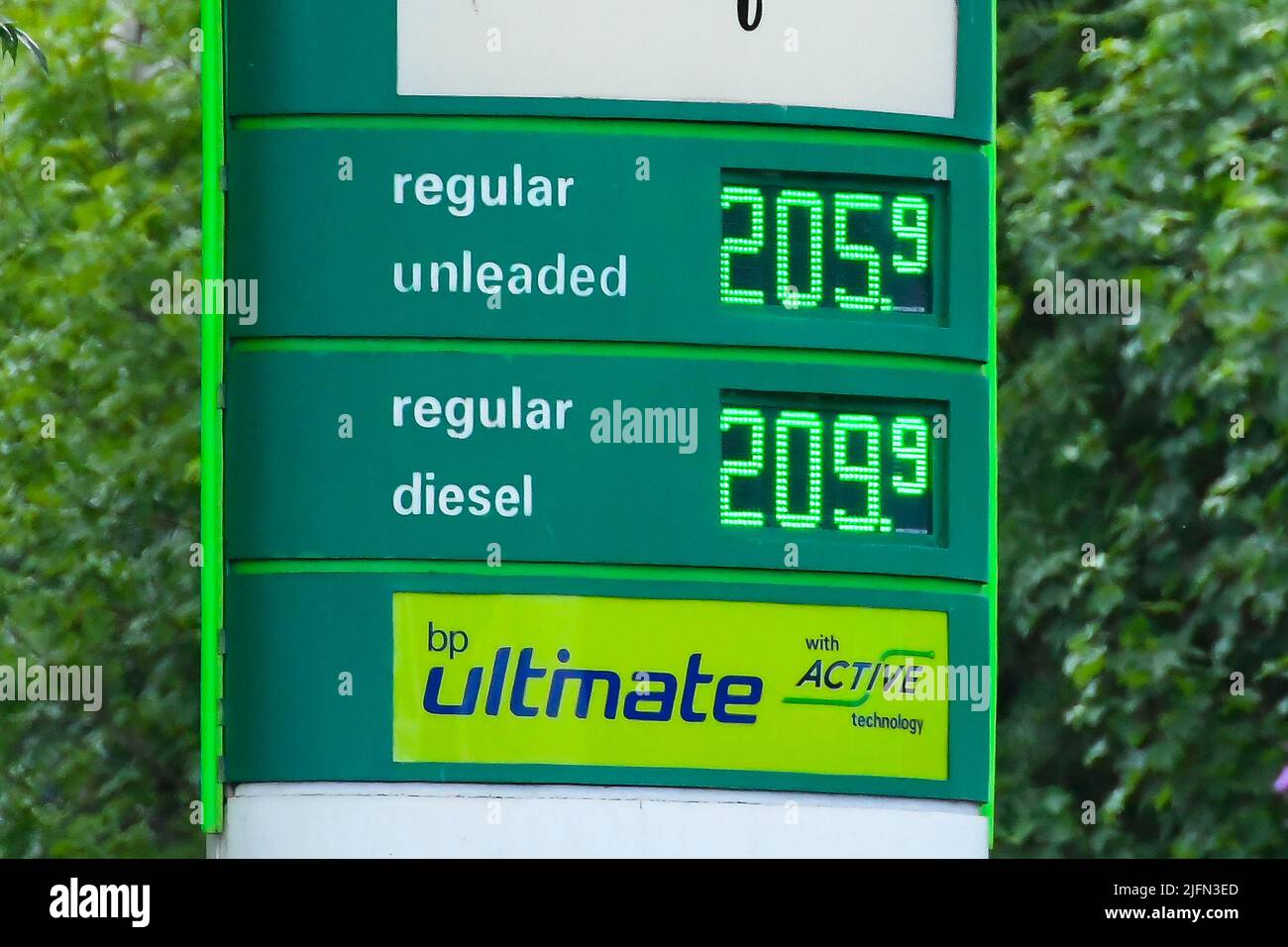 Southampton, Hampshire, UK. 4th July 2022. A BP petrol station sign at ...