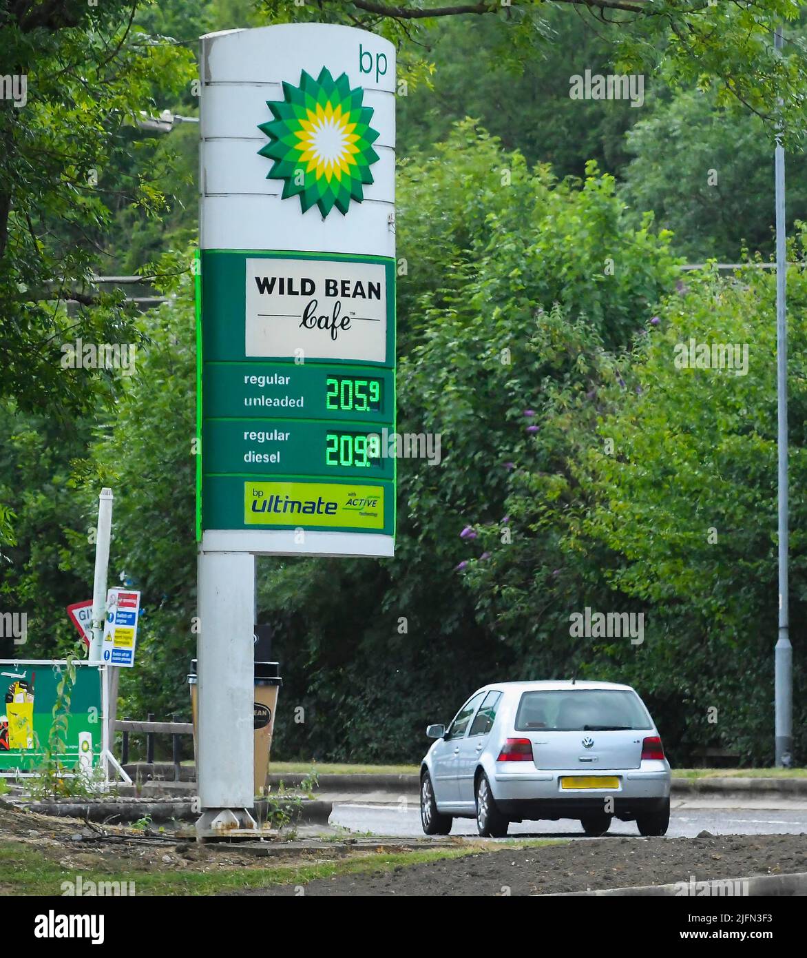 Rownhams motorway service station hi-res stock photography and images ...