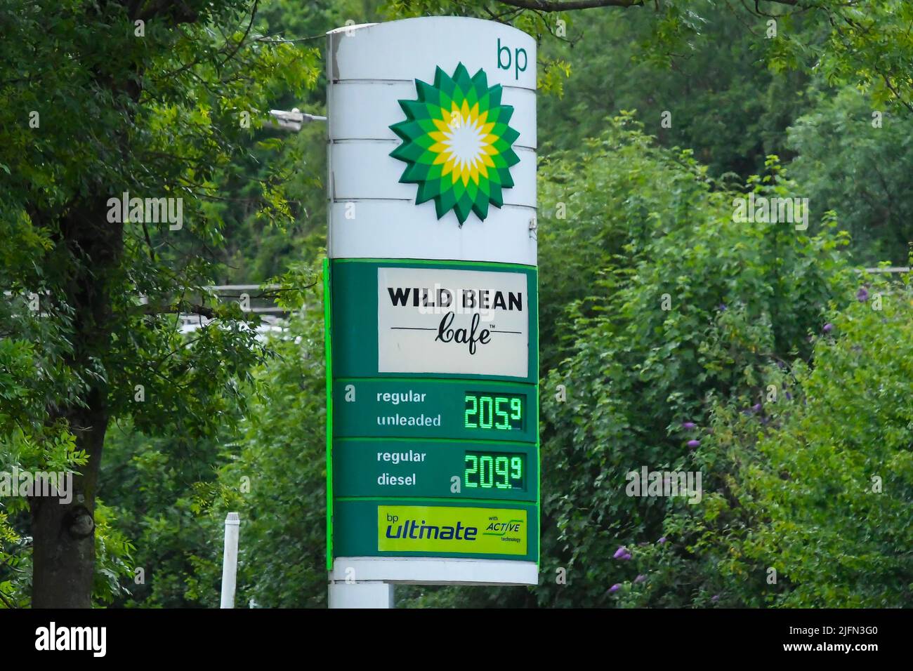 Southampton, Hampshire, UK. 4th July 2022. A BP petrol station sign at ...
