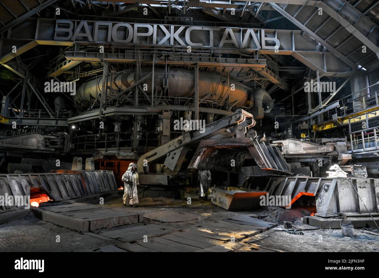 Heat resistant suits hi-res stock photography and images - Alamy