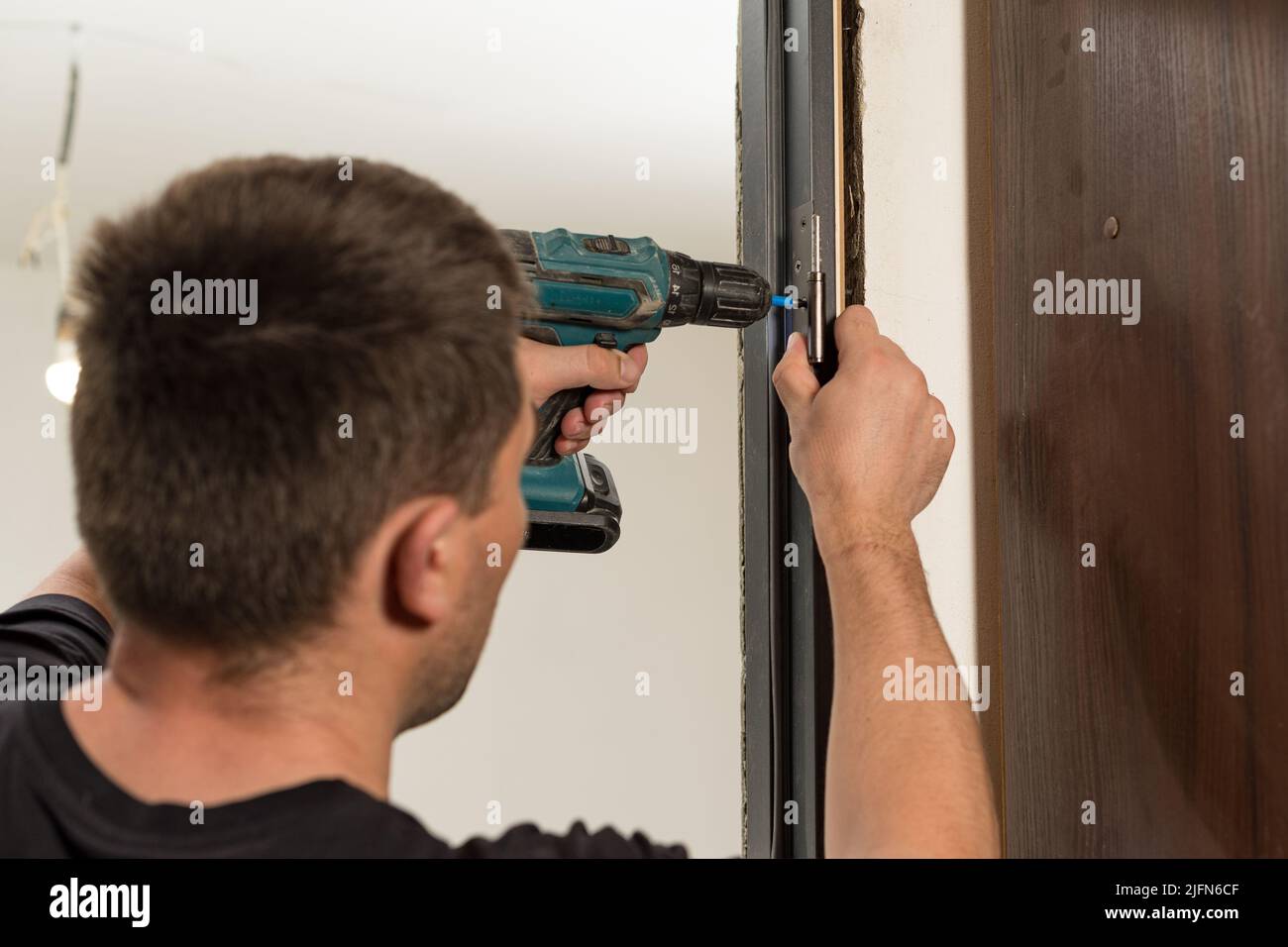 Installation of door hinges, installation of interior doors, master's ...