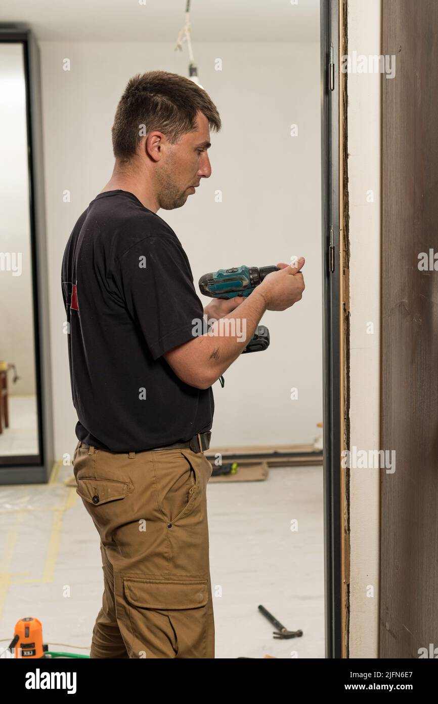 Installation of door hinges, installation of interior doors, master's ...