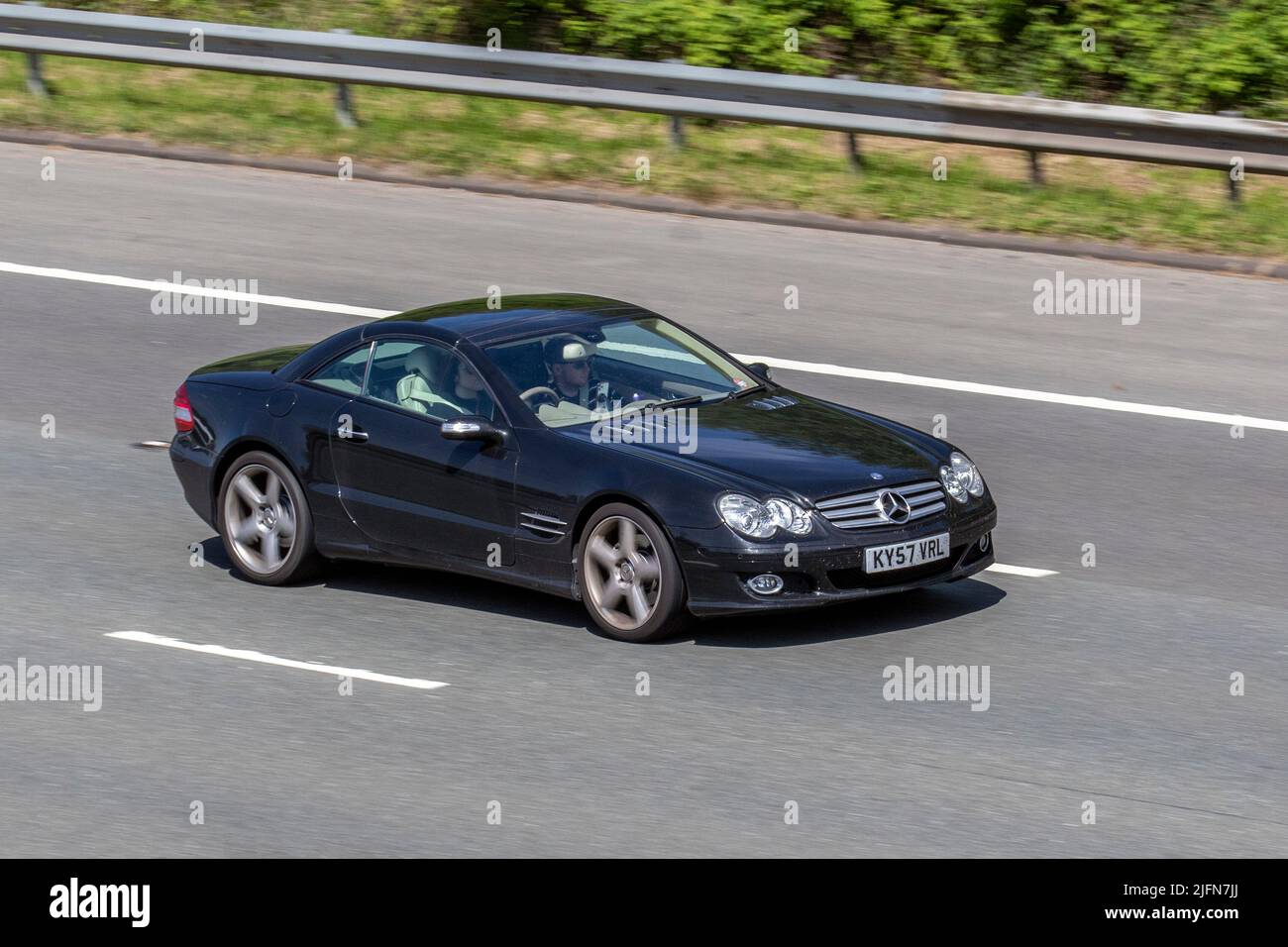 Mercedes benz sl class sl350 cars hi-res stock photography and images ...
