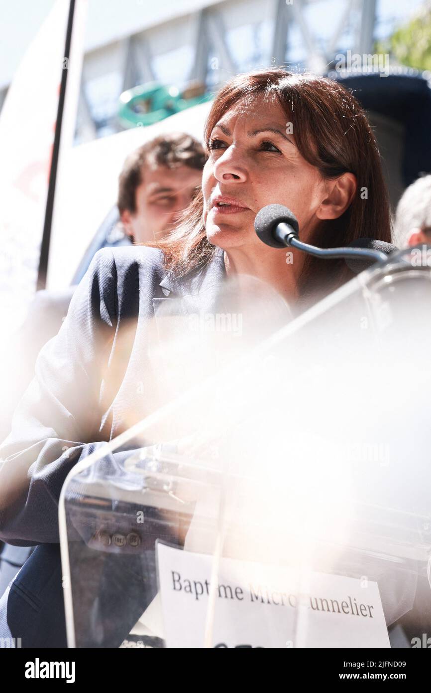 Anne Hidalgo Mayor Of Paris Baptizes The Tunnel Boring Machine Of The