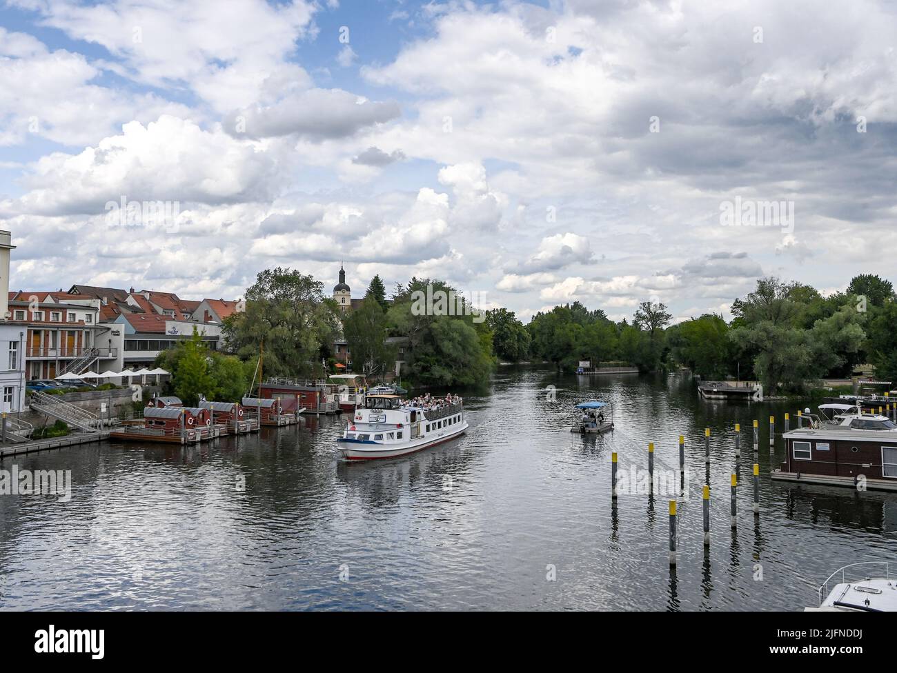 Fahrgatsschiff hi-res stock photography and images - Alamy