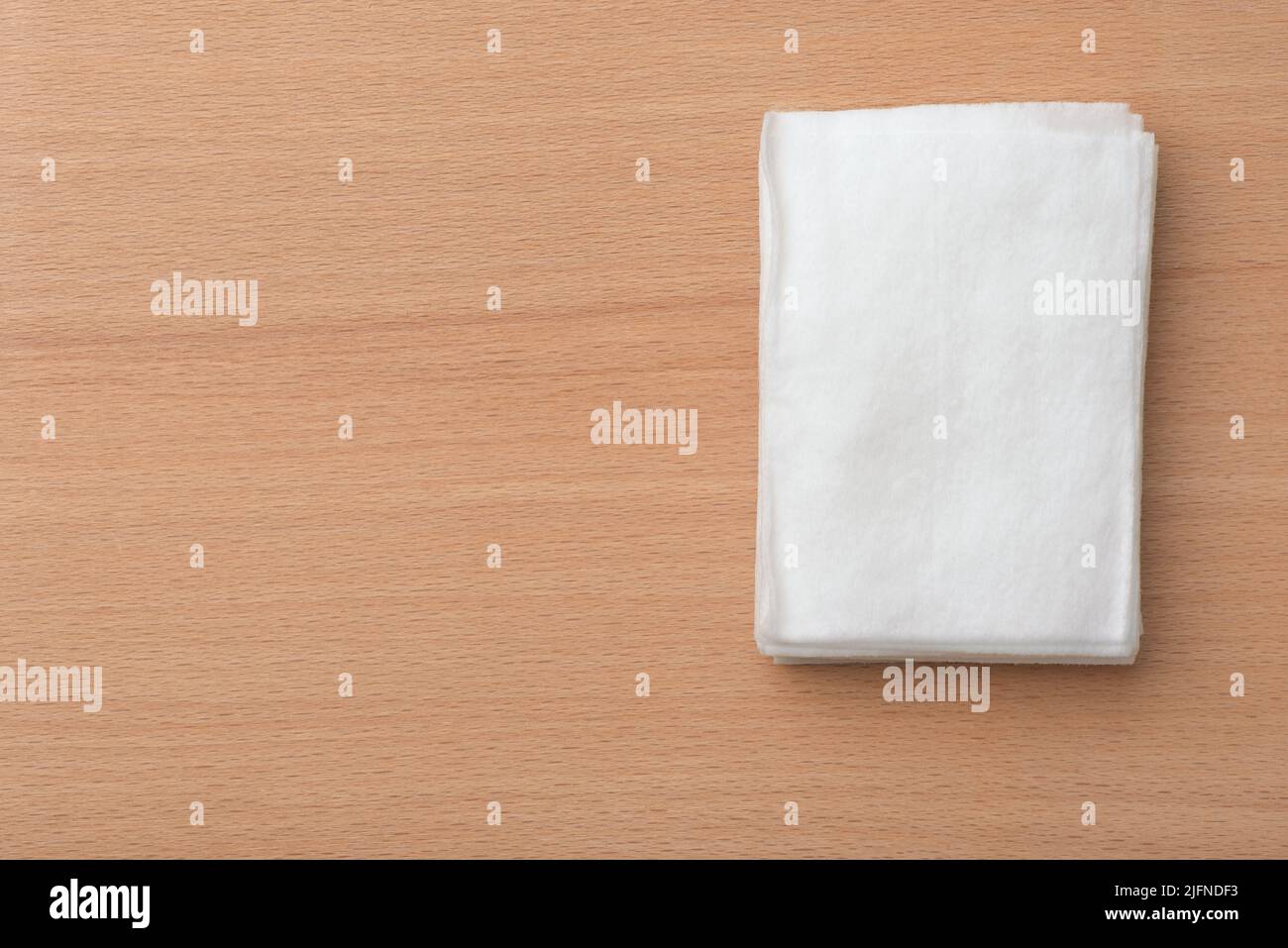 Wet table top hi-res stock photography and images - Alamy