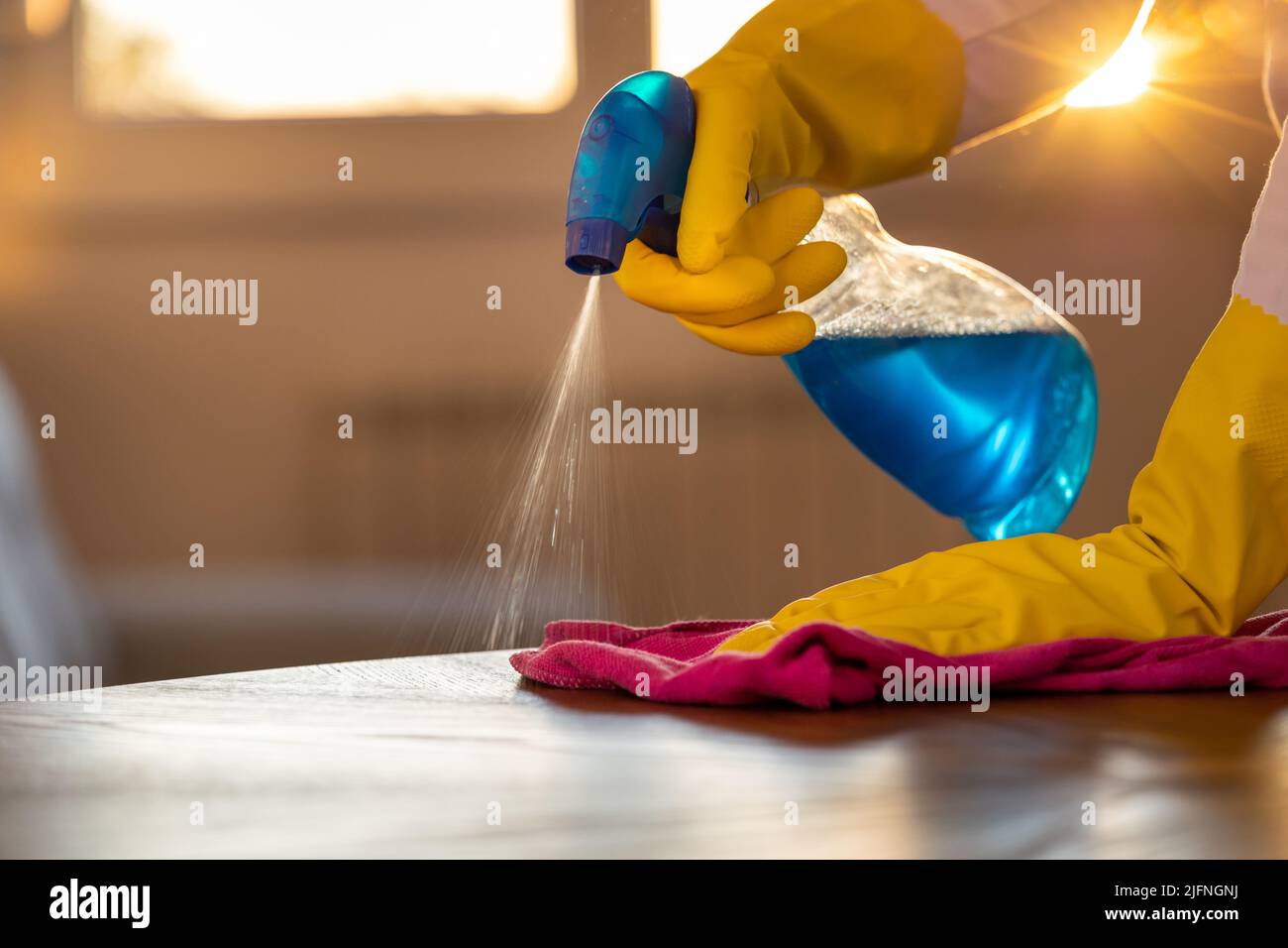 Wiping table hi-res stock photography and images - Alamy