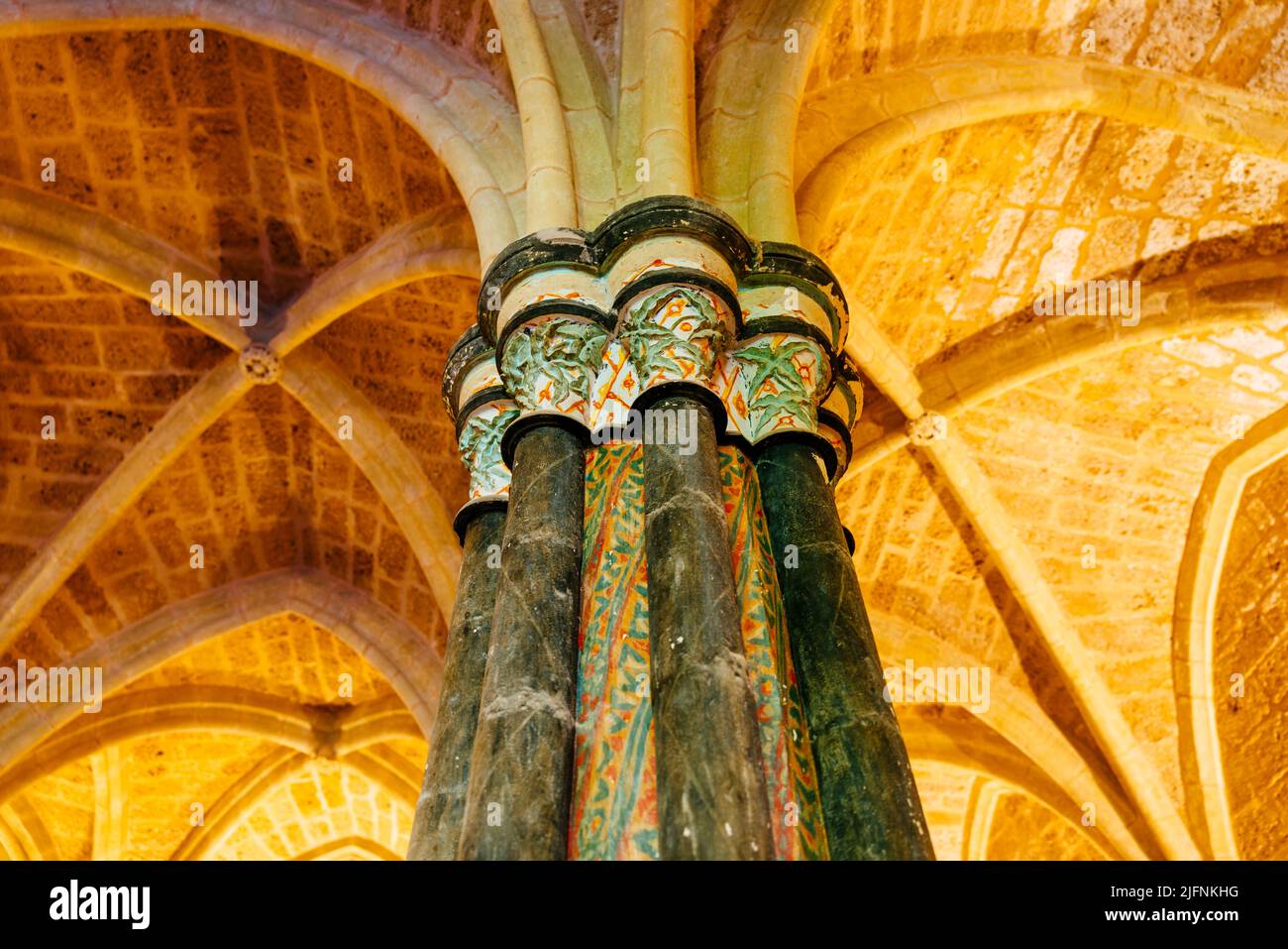 Detail of webbed columns. The chapter house, from the early 12th ...