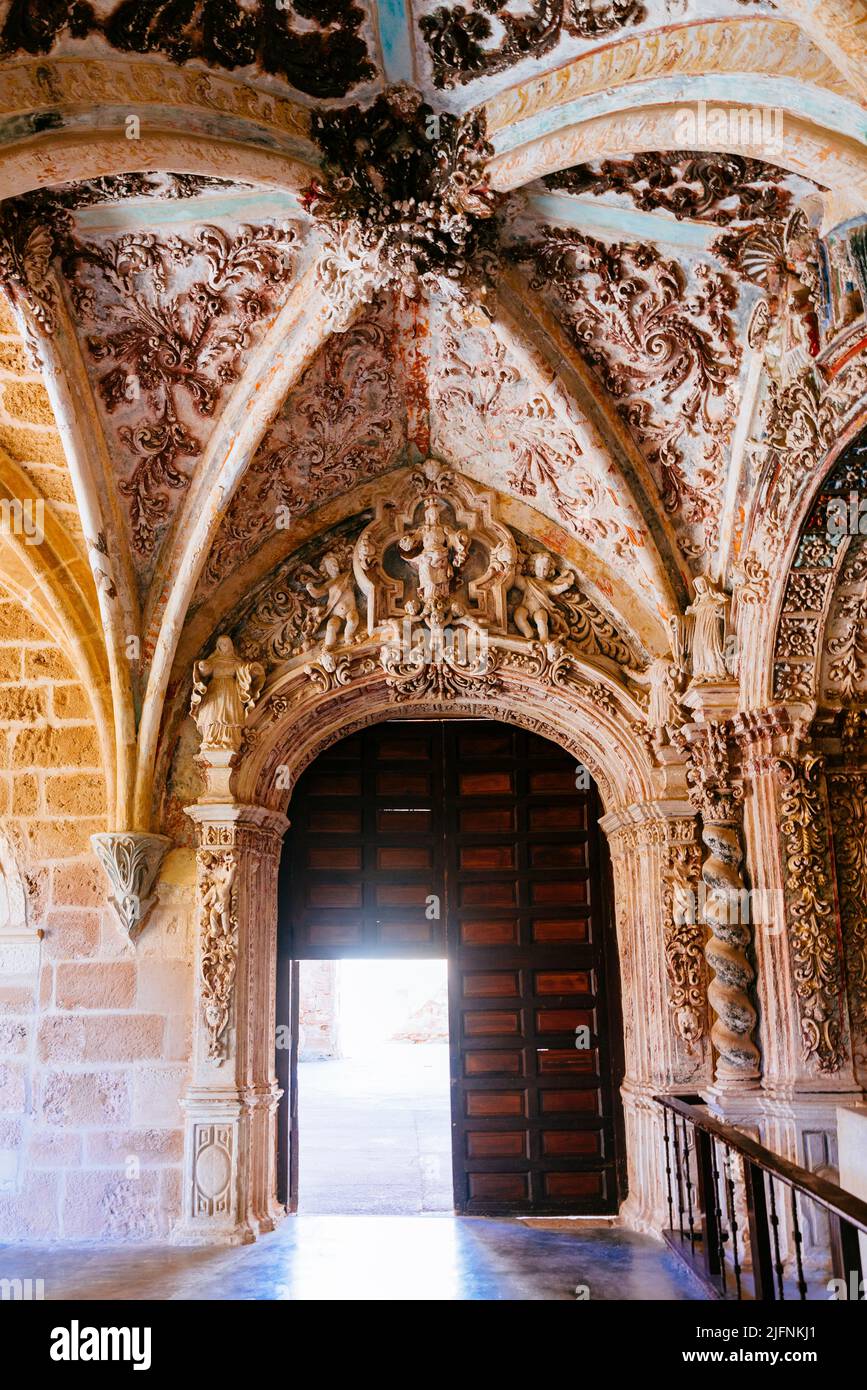 Cloister, Cistercian architecture. Monasterio de Piedra, Nuévalos ...