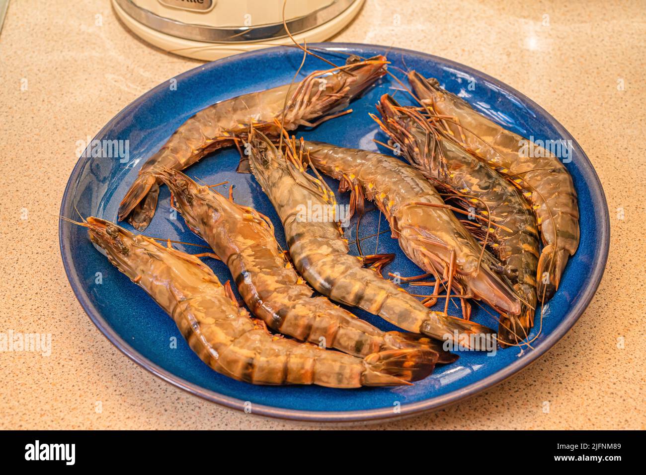 Prawns with skins and head hi-res stock photography and images - Alamy