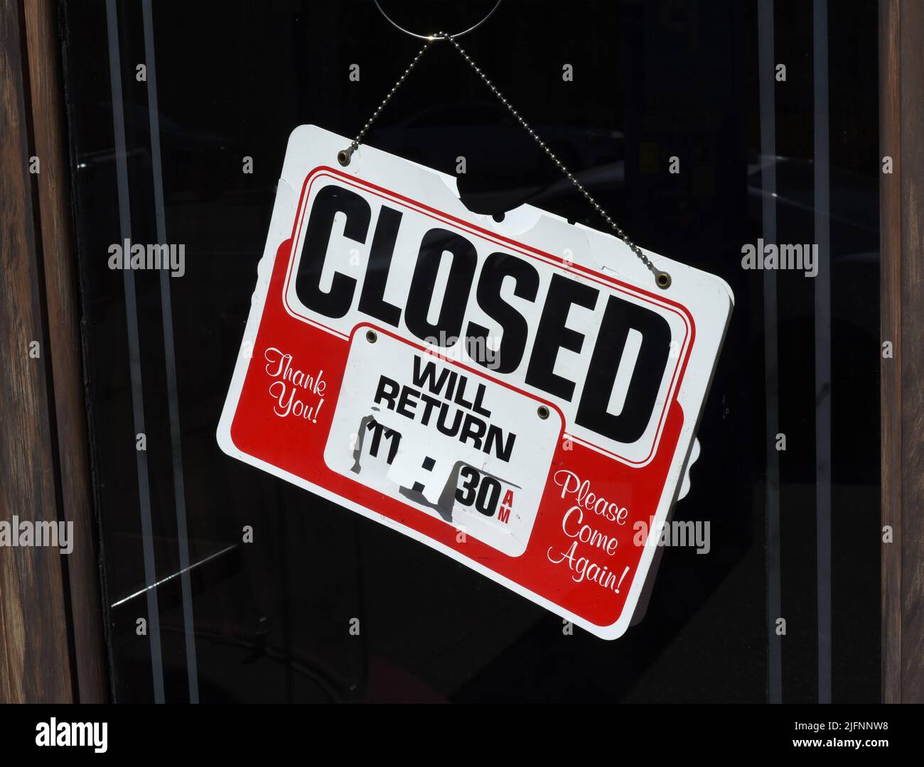 Sign on shop door says Closed : Will return at 11:30 Stock Photo - Alamy
