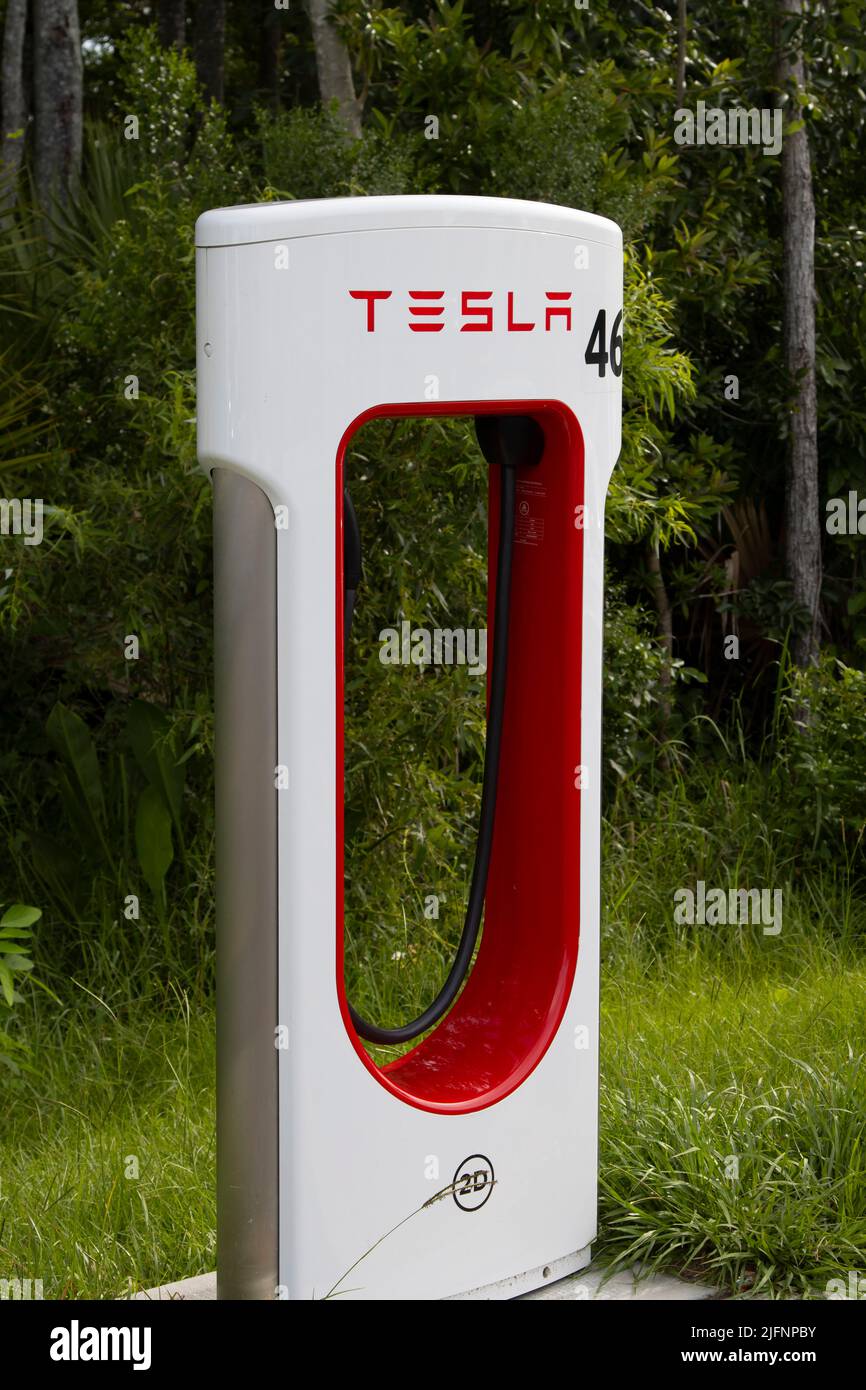Tesla electric vehicle supercharging station hi-res stock photography ...