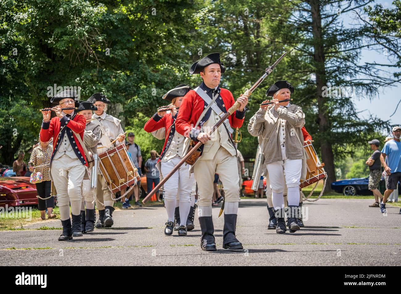 Marching band reenactors hi-res stock photography and images - Alamy