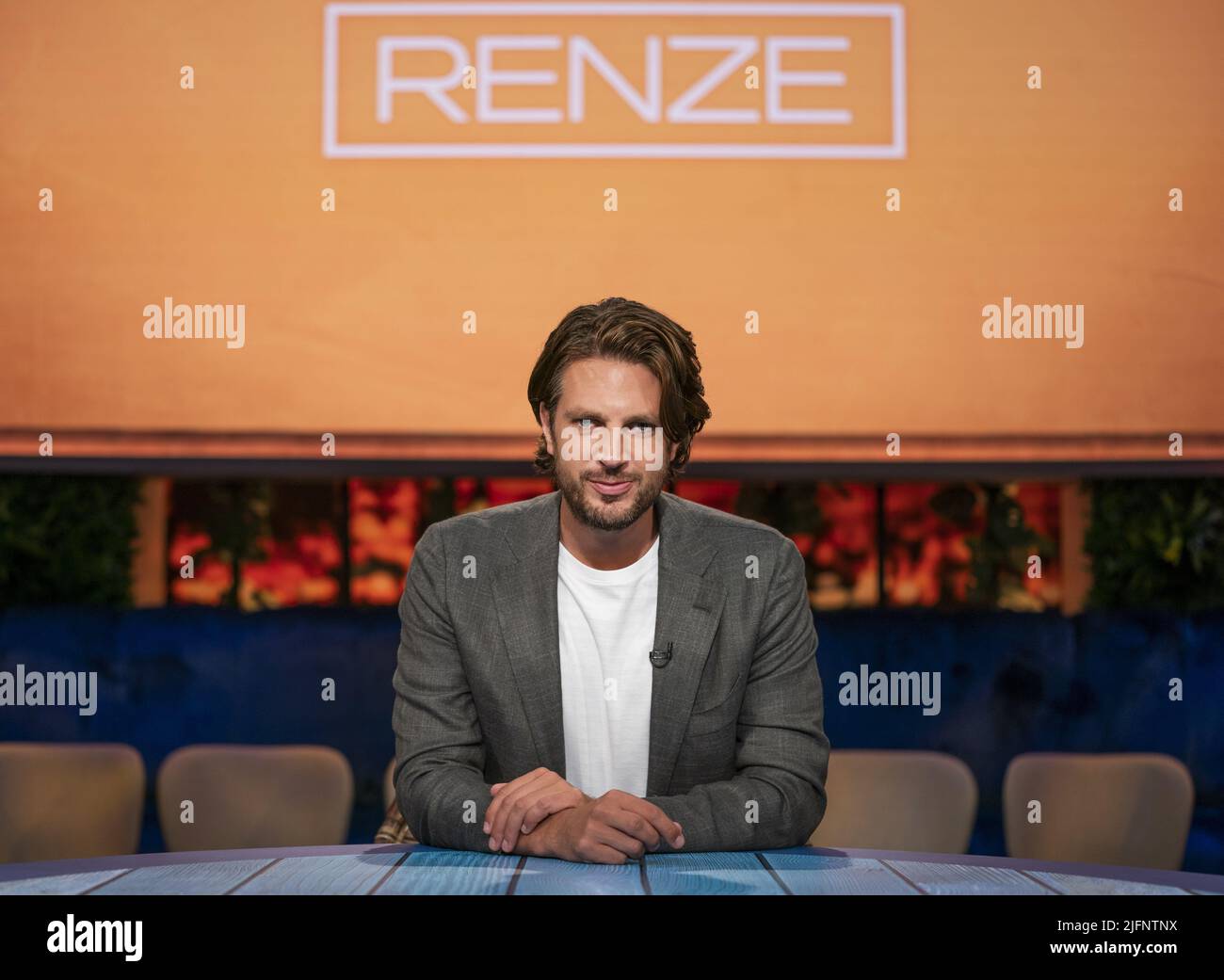 Talkshowpresentator hi-res stock photography and images - Alamy