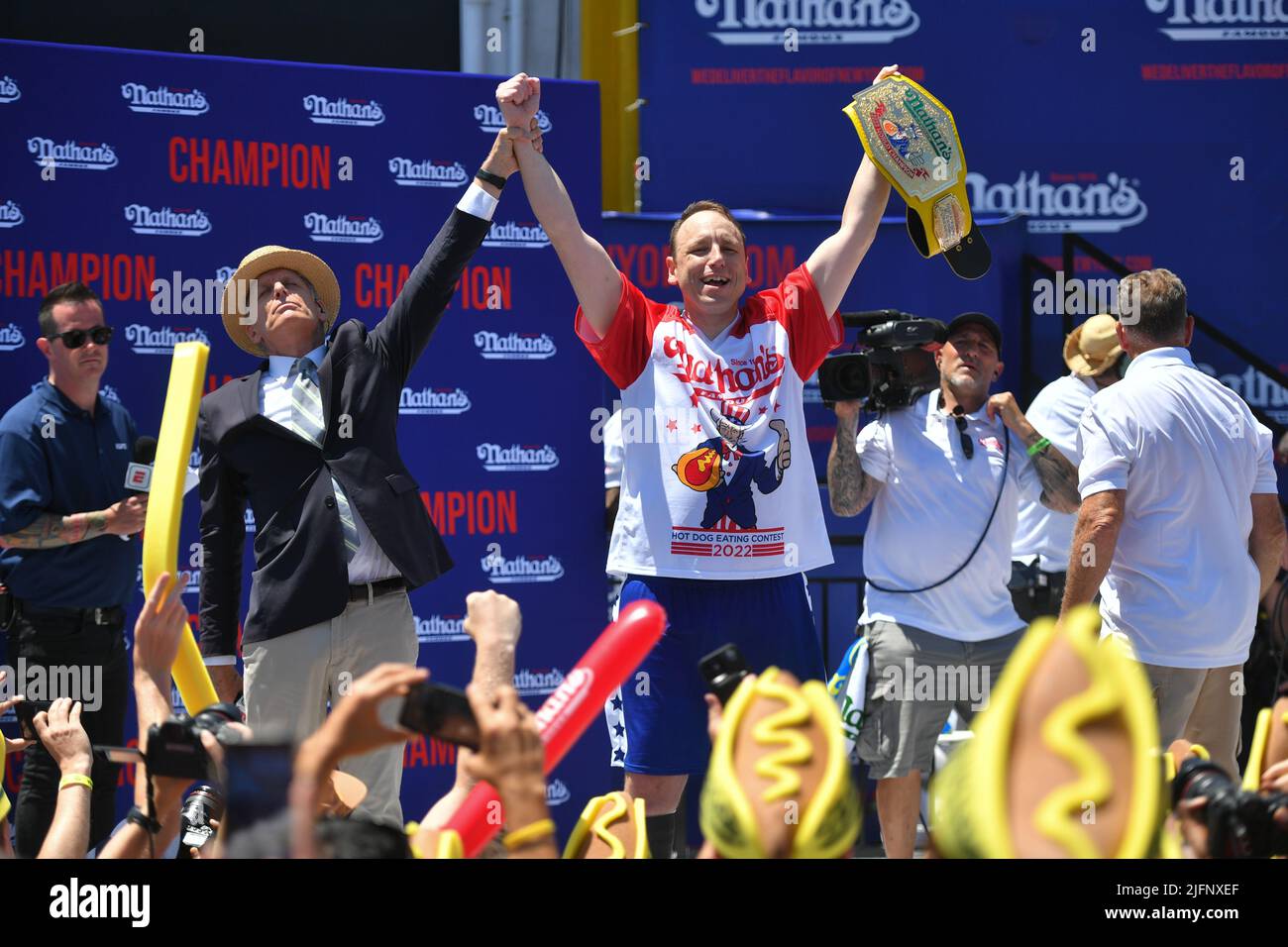 Professional competitive eater Joey Chestnut wins his 15th title eating ...