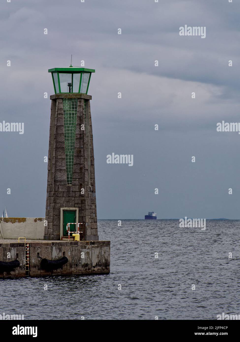 Lighthouse ships hi-res stock photography and images - Alamy