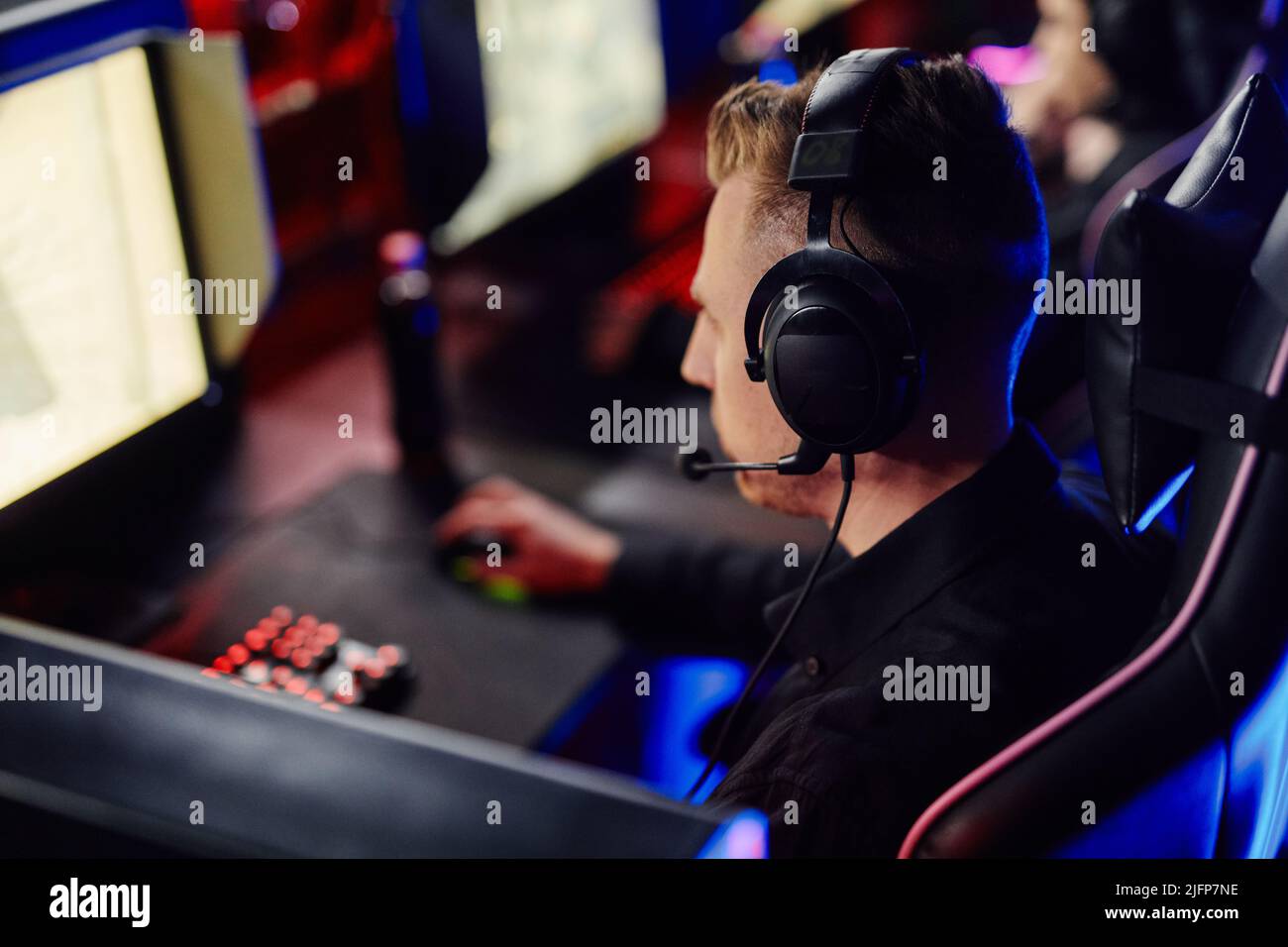 Crew wearing headphones hi-res stock photography and images - Alamy