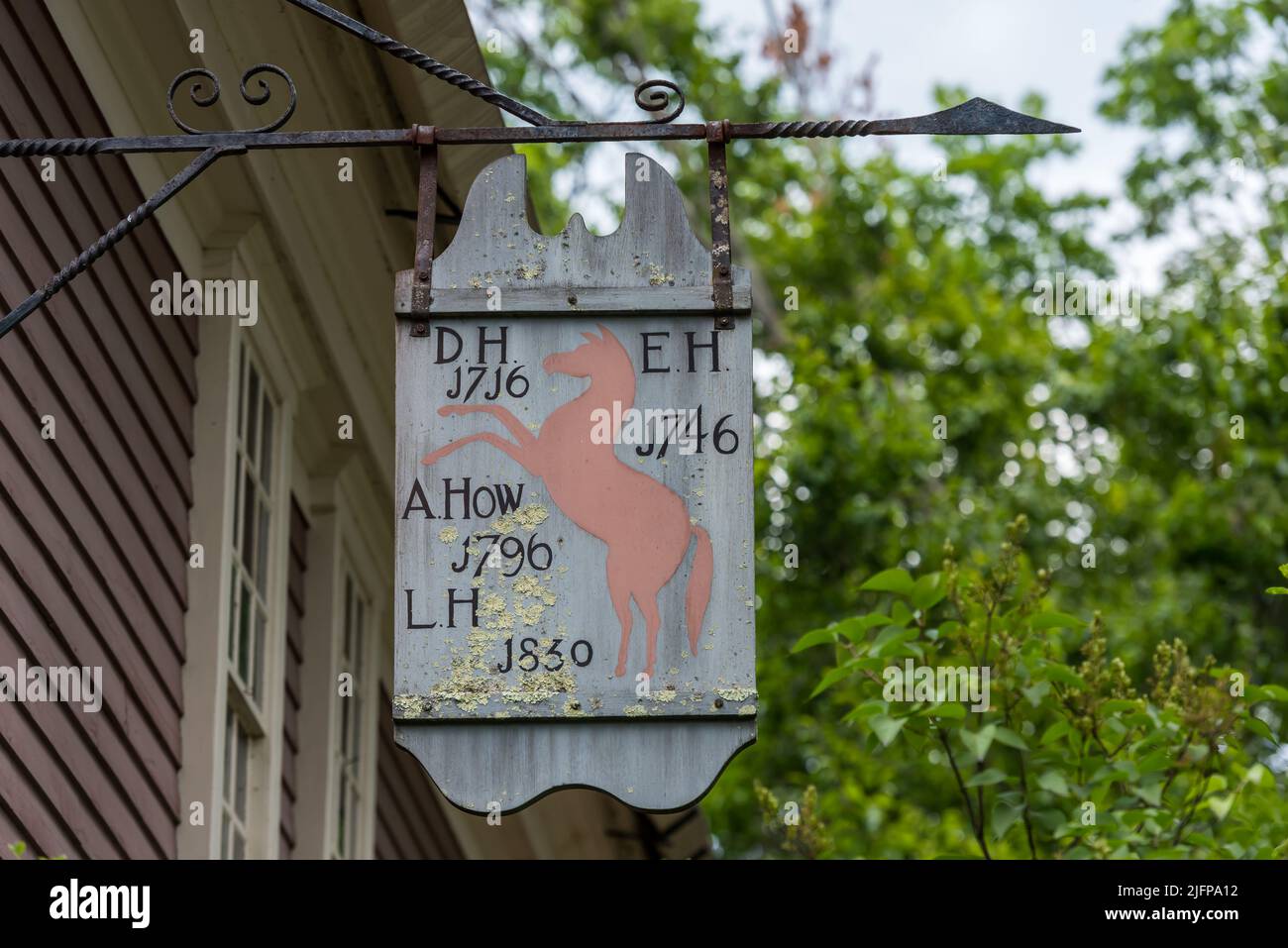 Longfellows wayside inn sign hi-res stock photography and images - Alamy