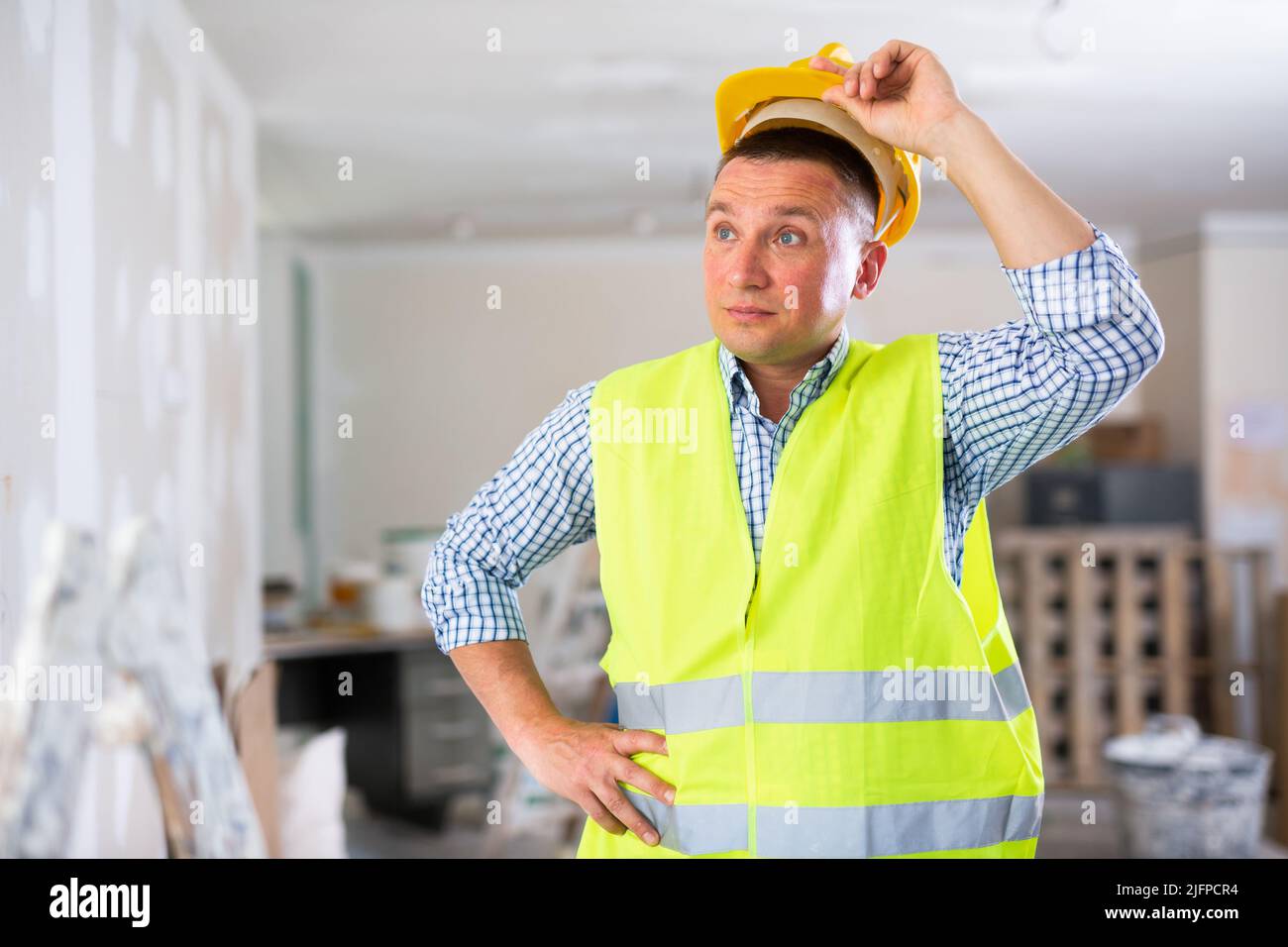 Portrait of surprised man builder Stock Photo - Alamy