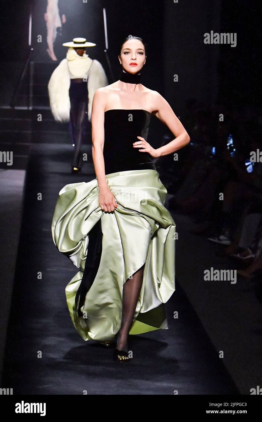 Schiaparelli haute couture 2023 hi-res stock photography and images - Alamy