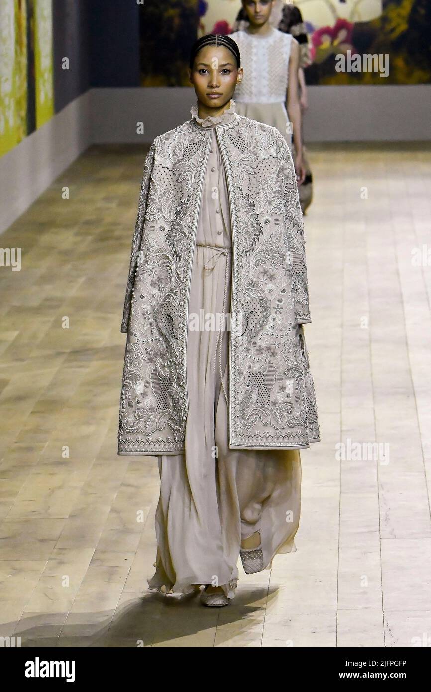 Dior Haute Couture Fall 2022-2023 RUNWAY MAGAZINE ®, 41% OFF