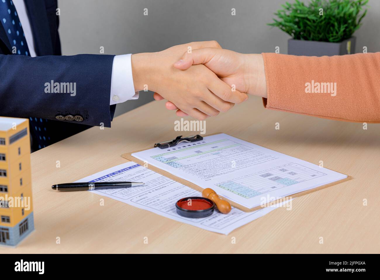 real estate contract hand motion handshake after a house contract Stock ...