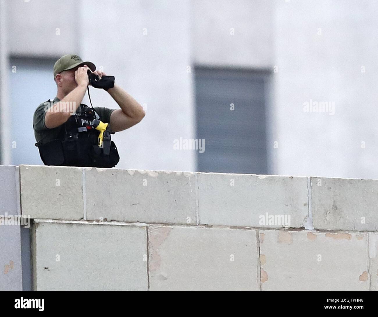 Law enforcement member hi-res stock photography and images - Alamy