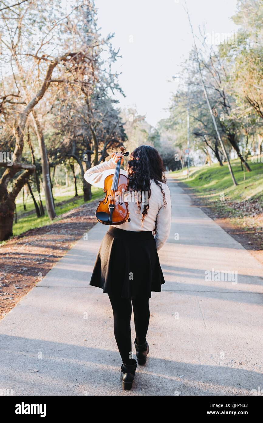 Back walking hi-res stock photography and images - Alamy