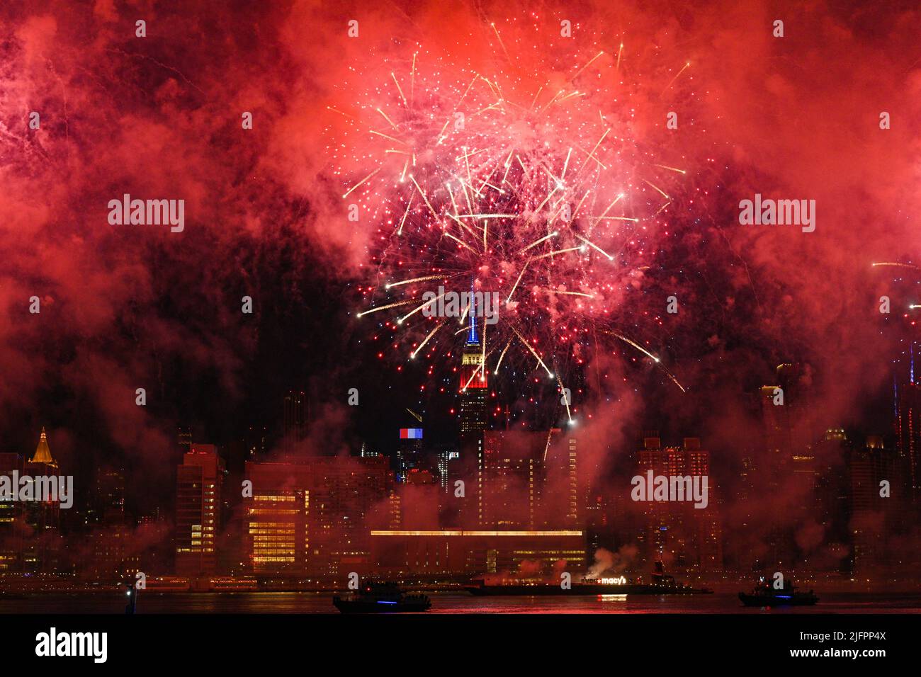 The Macy's Fourth of July fireworks show lights up the sky over midtown ...