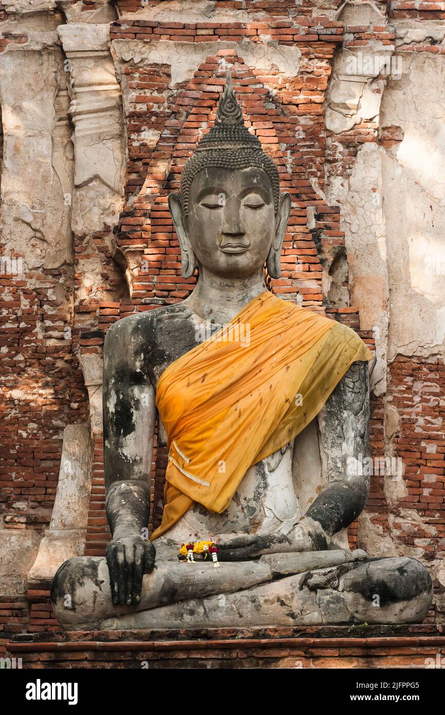 Autthaya Historical Park, Wat Mahathat, buddha statues, Ayutthaya ...