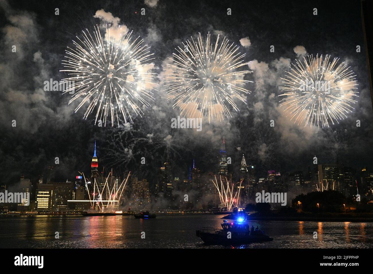 The Macy's Fourth of July fireworks show lights up the sky over midtown ...