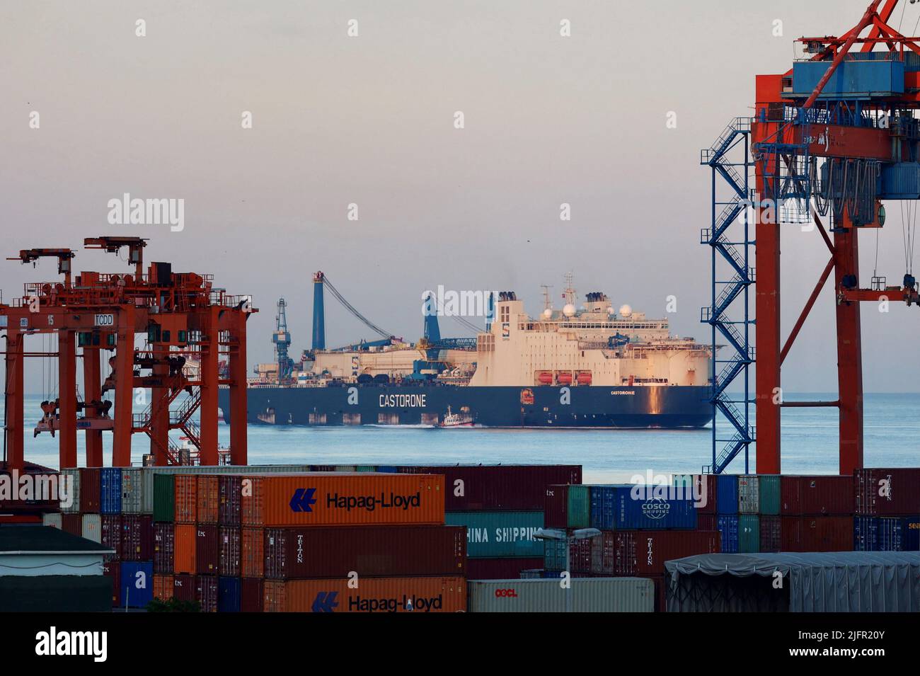 Pipelay hi-res stock photography and images - Alamy